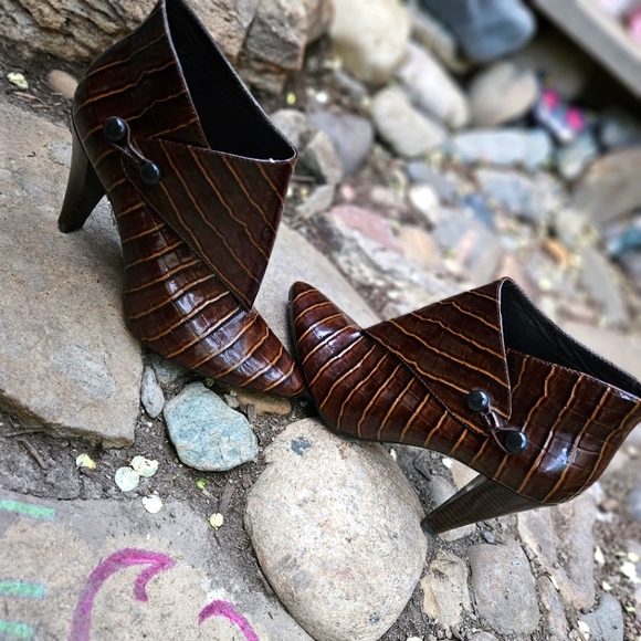 Via Spiga | Shoes | Via Spiga Lydia Croc Embossed Patent Leather Cone ...